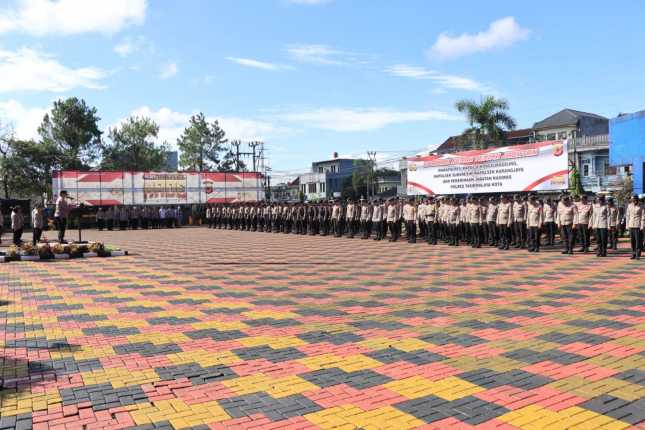 Personel Polda Jabar Apel Pengamanan Kampanye Capres 02 Kunjungi Ponpes ...